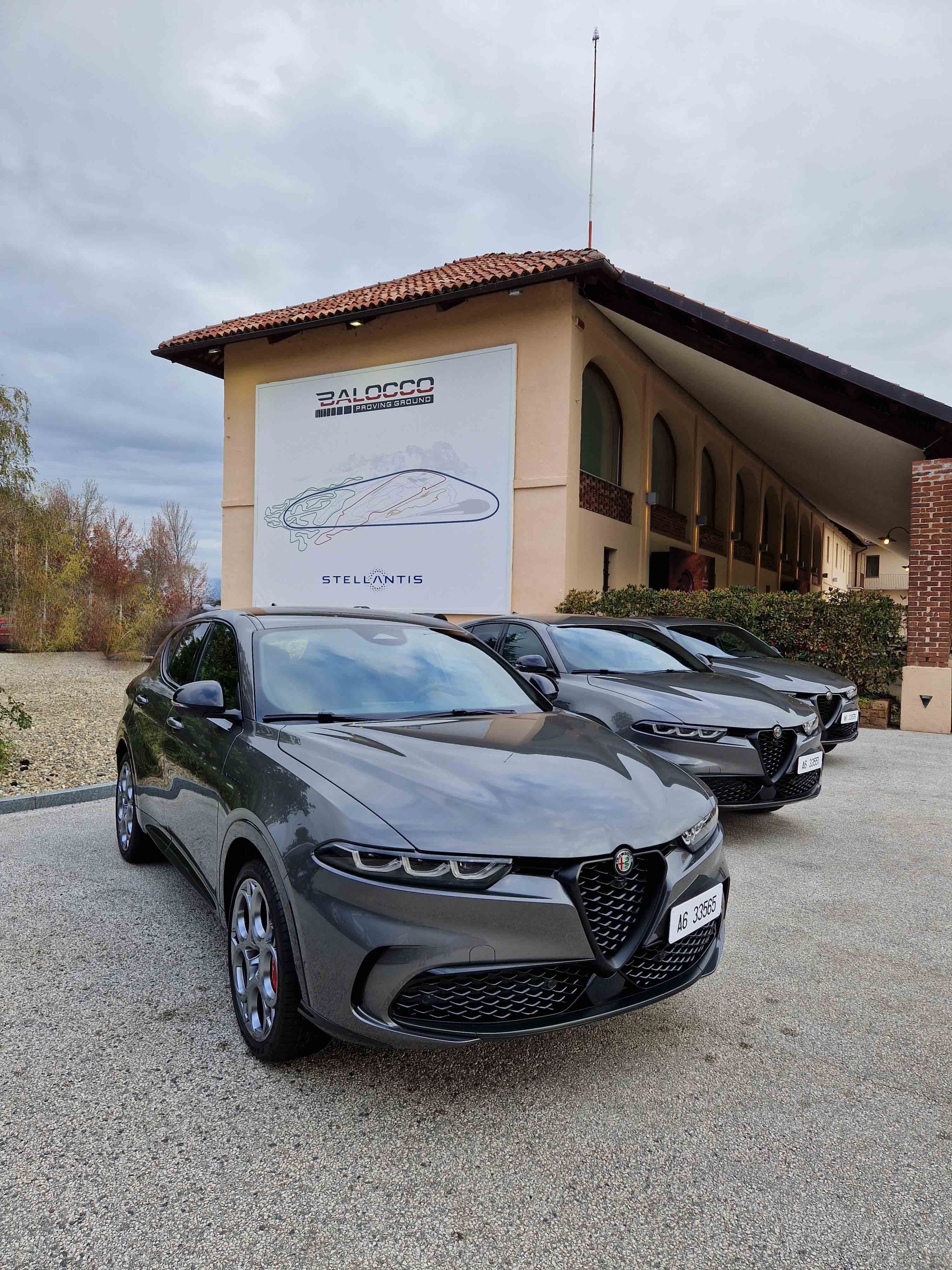 We drove the Alfa Romeo Tonale Plug-In Hybrid Q4 in Balocco: the ...